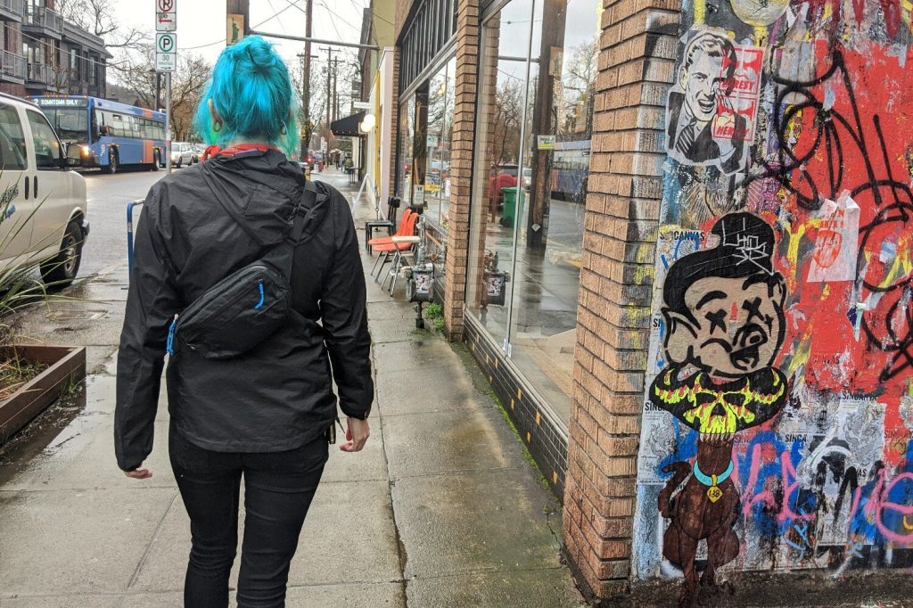 Hyperlite Mountain Gear Versa Ultralight Fanny Pack Review | CleverHiker