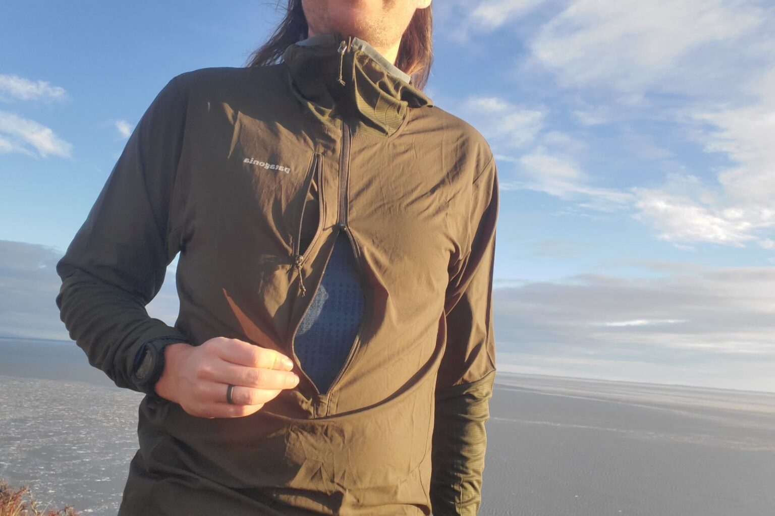7 Best Windbreaker Jackets of 2025 for Men & Women | CleverHiker